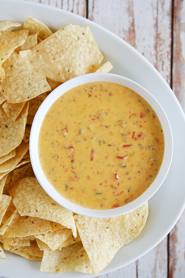 RO*TEL and Velveeta Queso Dip | eighteen25 | Bloglovin’