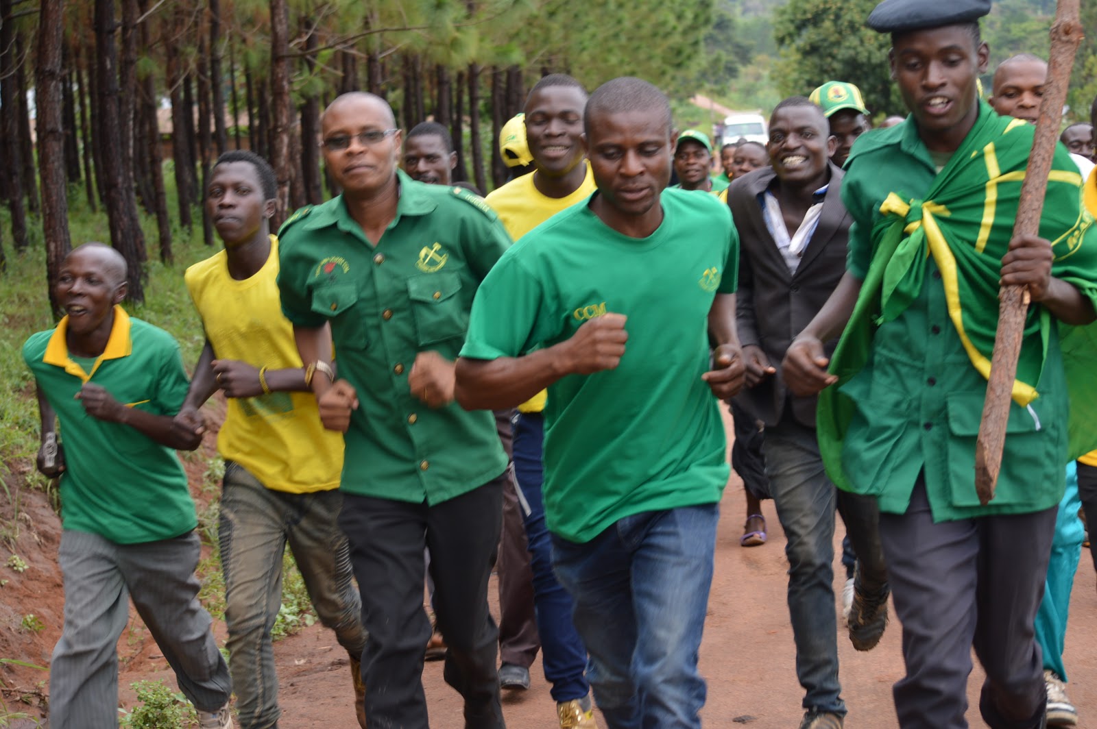 MATUKIO @ MICHUZI BLOG: UVCCM WILAYA YA GEITA YAVUNA VIJANA 50 WA CHADEMA