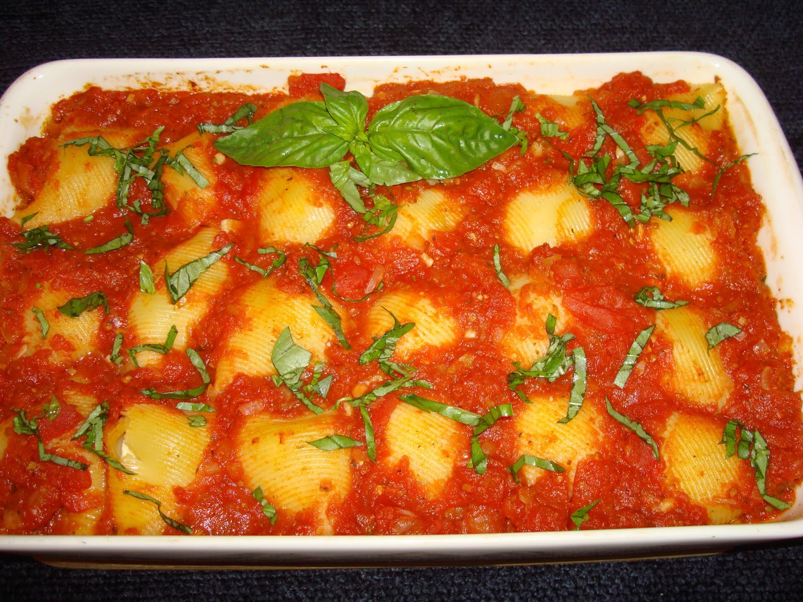 LA COCINA DEL POLLO: STUFFED SHELLS WITH HAM AND CHEESE, MARINARA SAUCE