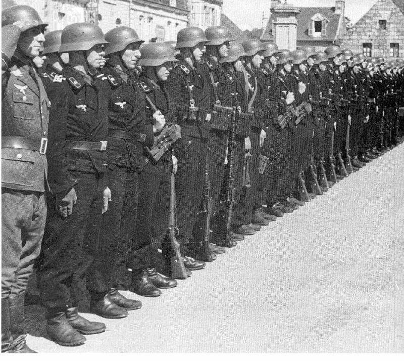 NAZI JERMAN: Foto Fallschirm-Panzer-Division 1 Hermann Göring (HG)