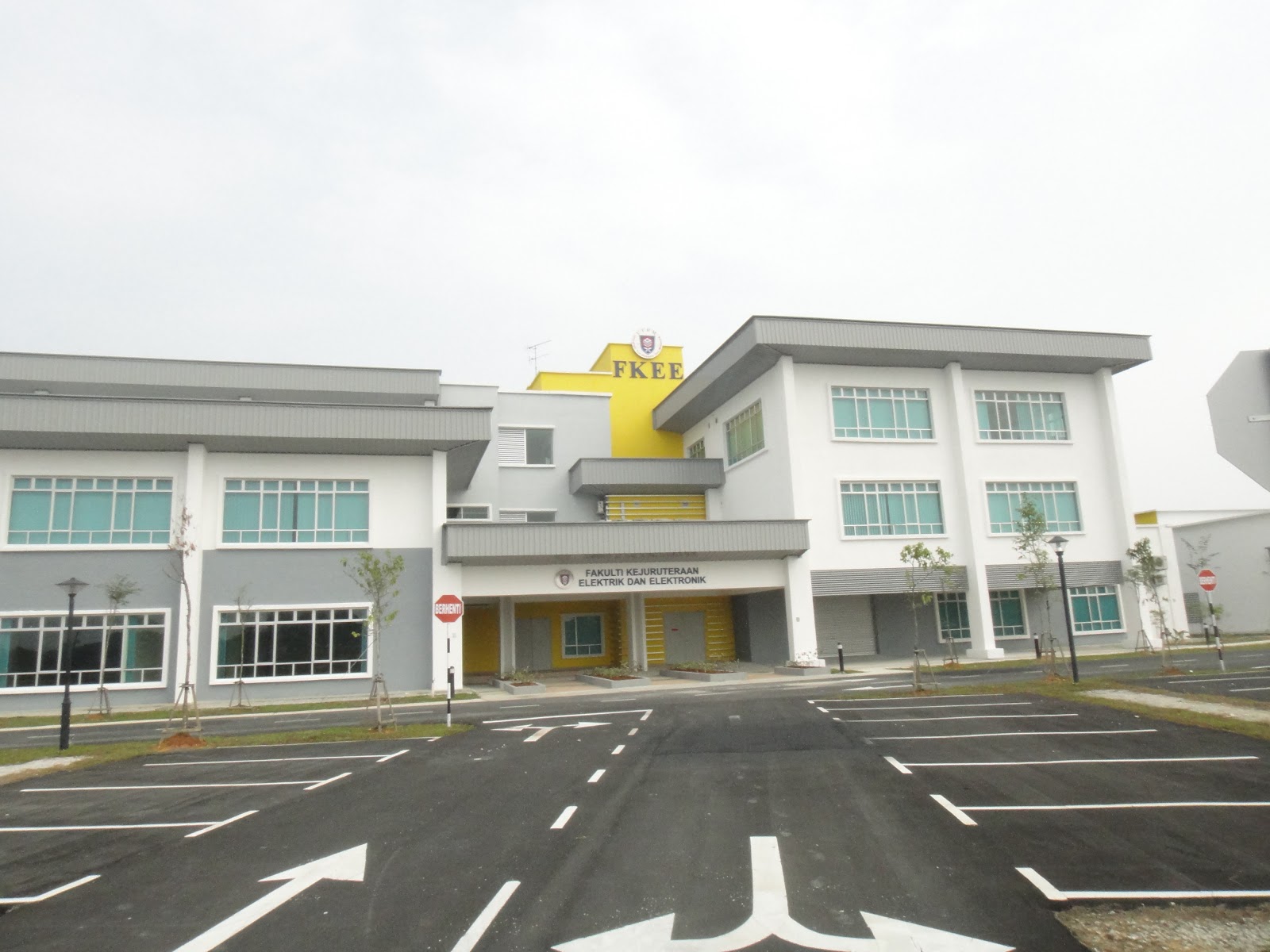 Unit Perhubungan Awam,UTHM: FKEE dan FKMP terima bangunan makmal baharu