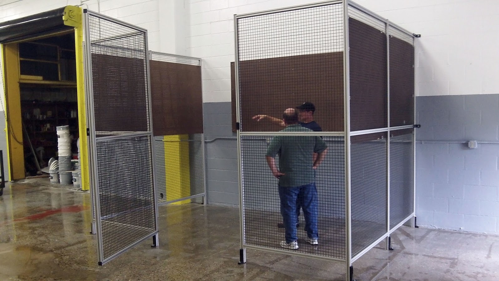 Speedrack Midwest: Custom-built aluminum safety barriers and enclosures