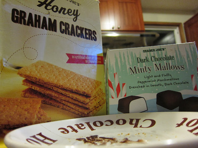 Recipe: Minty Mallow S'mores - A Nibble Bit