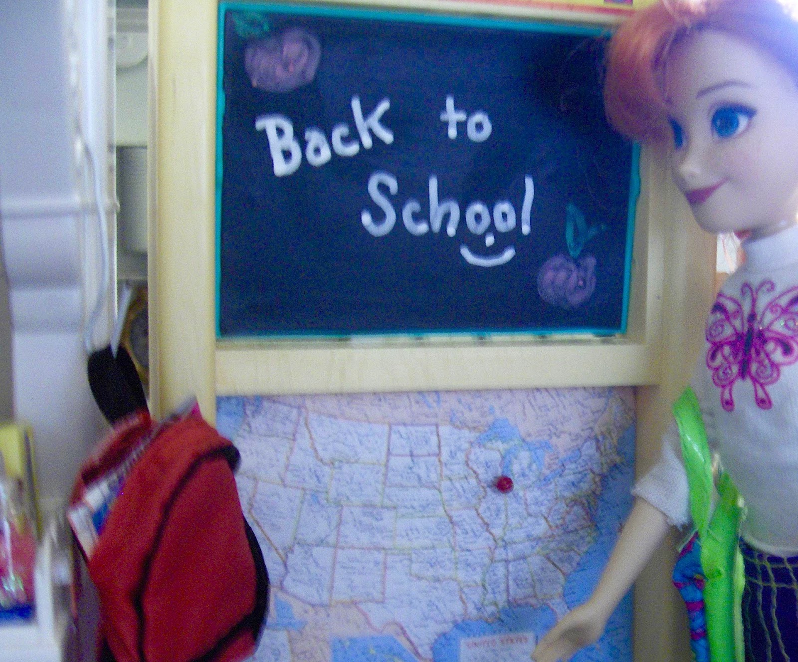 Barbie:OldNewGreenRedo : Back to School:Homework Cabinet and Chalkboard