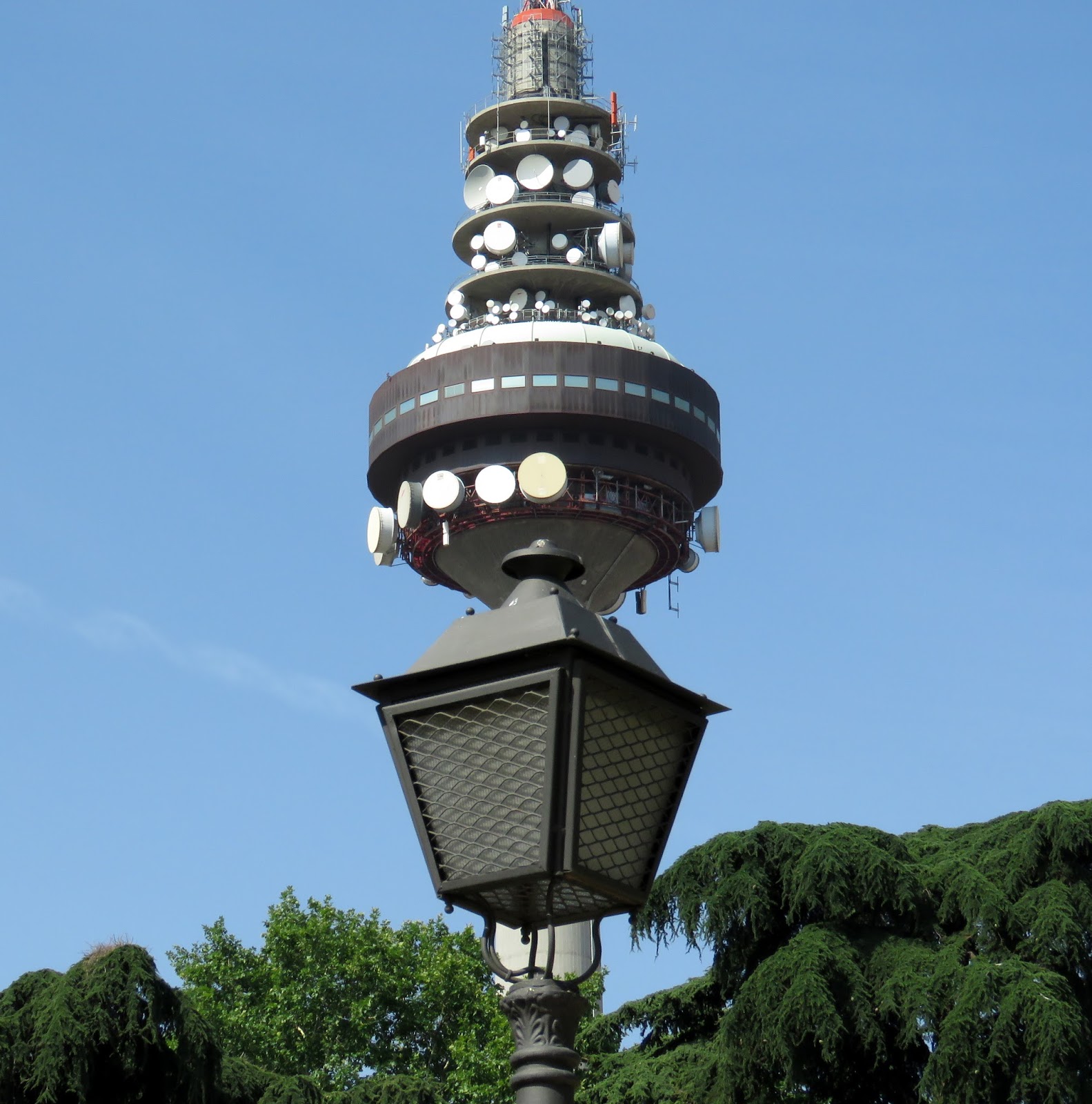 VENTANAS AL PENSAMIENTO: TORRE ESPAÑA: EL PIRULÍ MÁS FAMOSO DE MADRID.