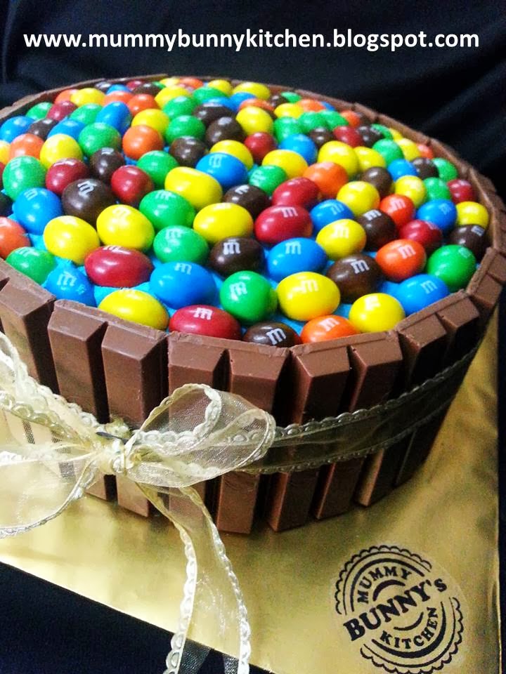 Mummy Bunny's Kitchen: KIT KAT AND M&M, MOIST CHOCOLATE CAKE