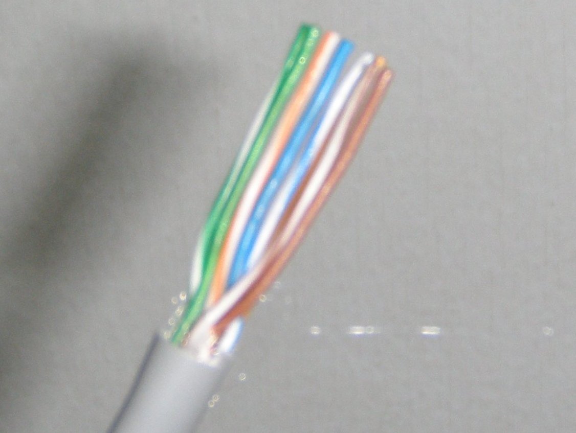 Achmad Fajar: Cara Crimping dan Pasang Konektor RJ-45 ke Kabel UTP/LAN