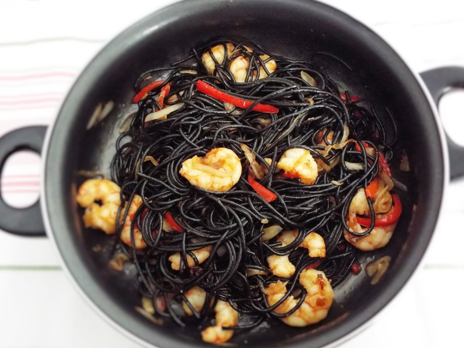 SPAGHETTI NERO DI SEPIA CON GAMBAS