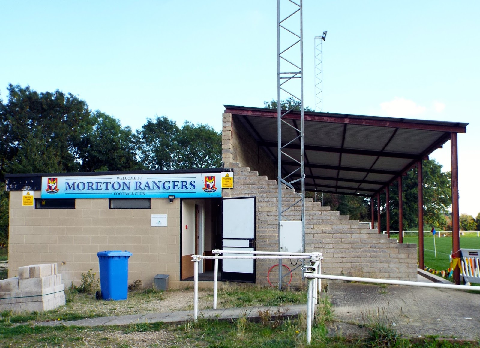 The Mowdog On The Road...: MORETON RANGERS 4-4 OLD WOODSTOCK TOWN ...