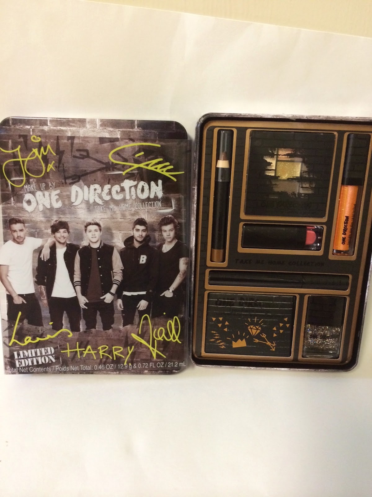 Always Blabbing: One Direction Limited Edition Makeup in a collectible tin