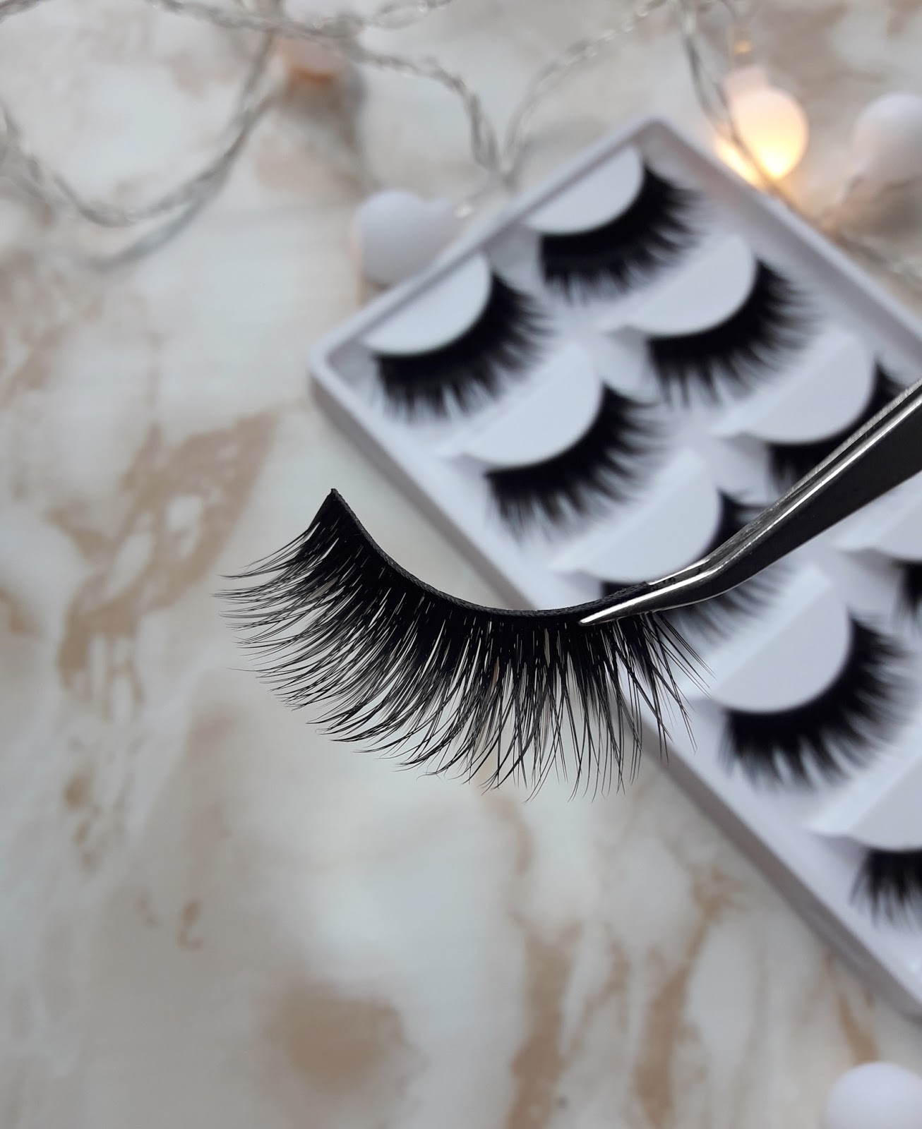 Dramatic false eyelashes | Tosave - Beauty With En