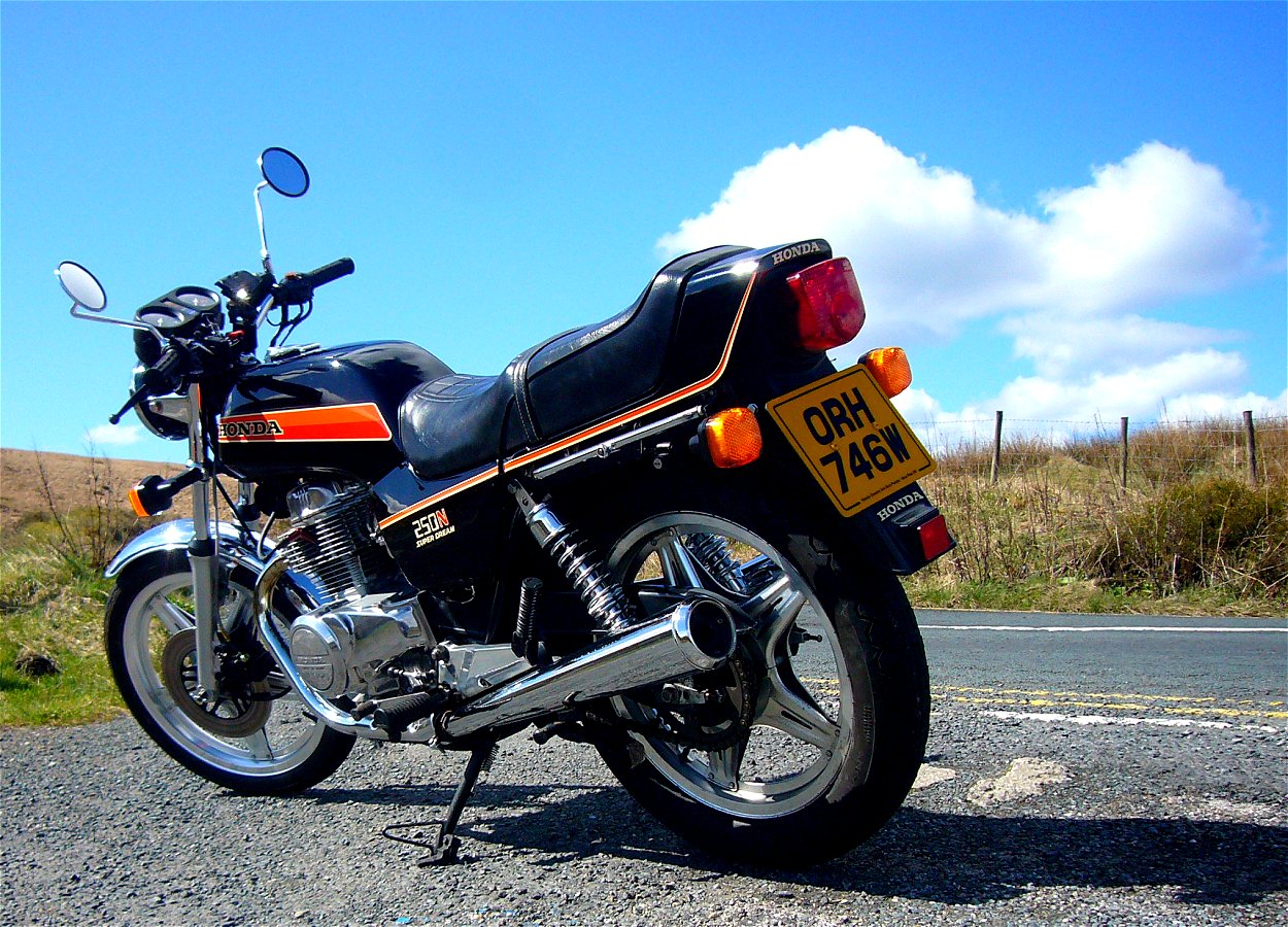 Honda CB250n SuperDream Refurb: SMALL RIDEOUT