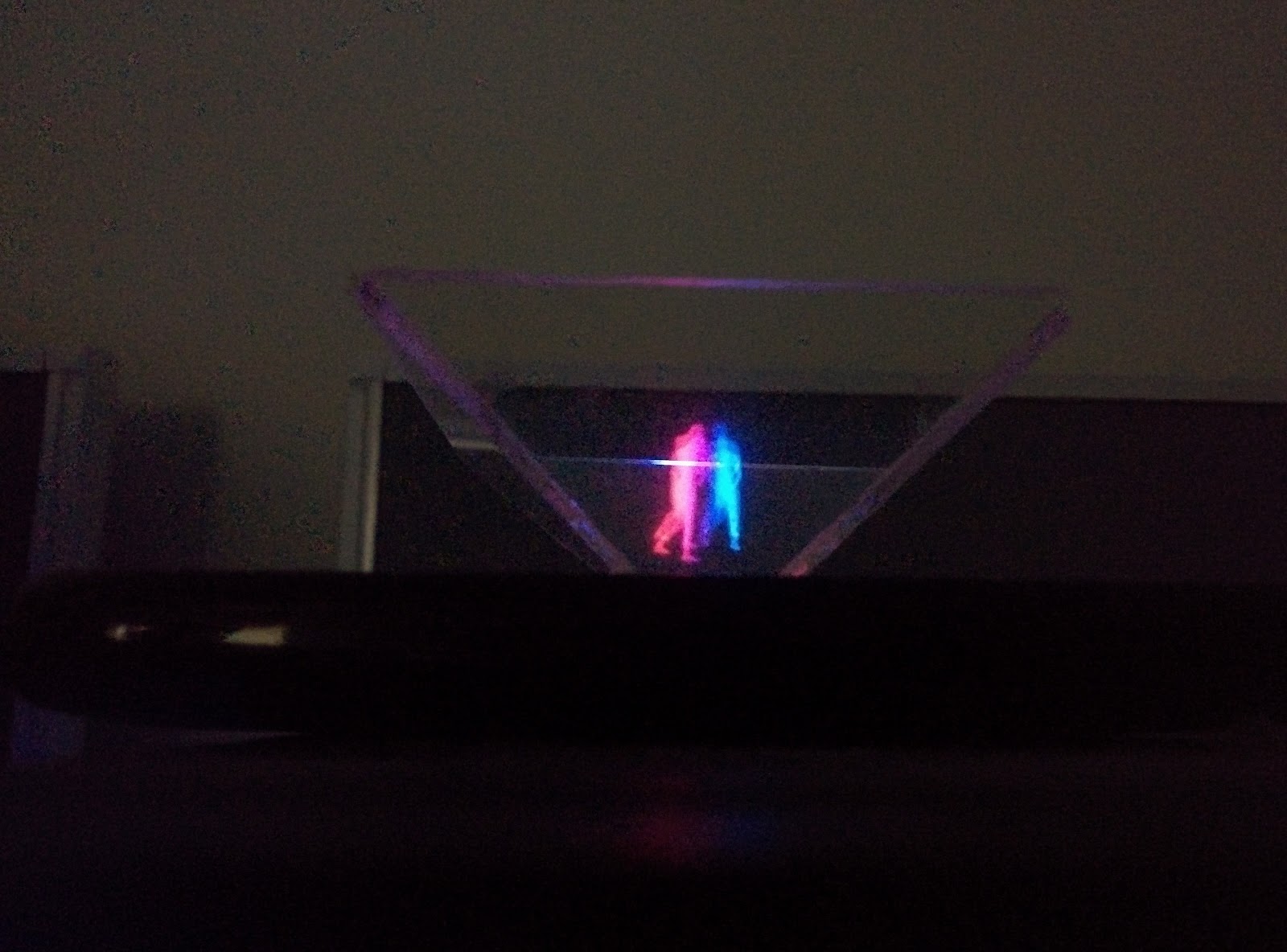Turn your smartphone or tablet into a 3d hologram - Amazing DIY project ...
