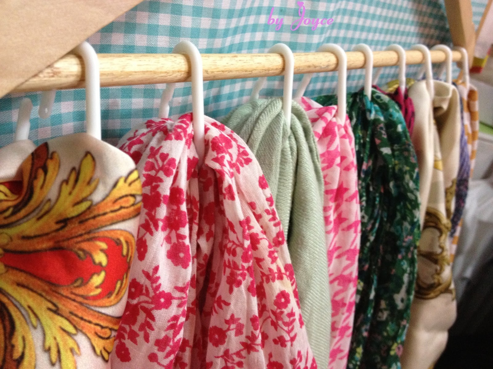 **By Joyce**: DIY : Organizador de pashminas / pañuelos