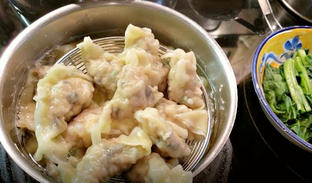 Susan's Savour-It!: Wontons and Sui Gow Dumplings...