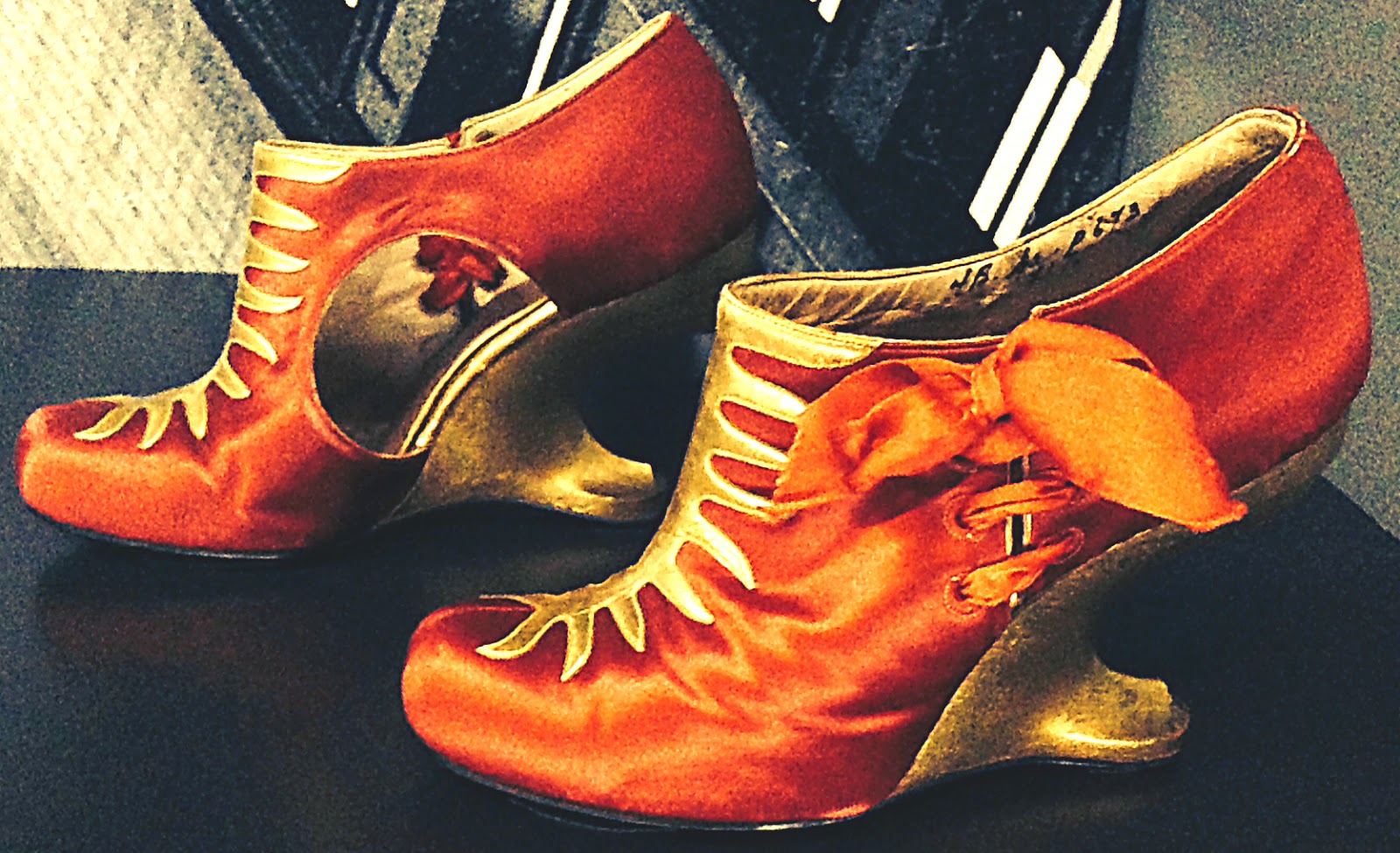 Idiosyncratic Fashionistas: KILLER HEELS: The Art of the High-Heeled Shoe!