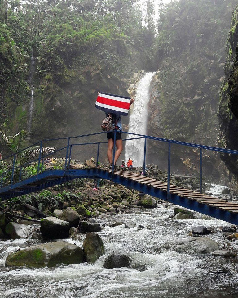 Turisteando ando!!!: Catarata Río Agrio- Sarchí- Costa Rica