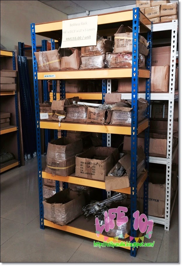 Akutakstatik: BILIK kecik tempat simpan barang