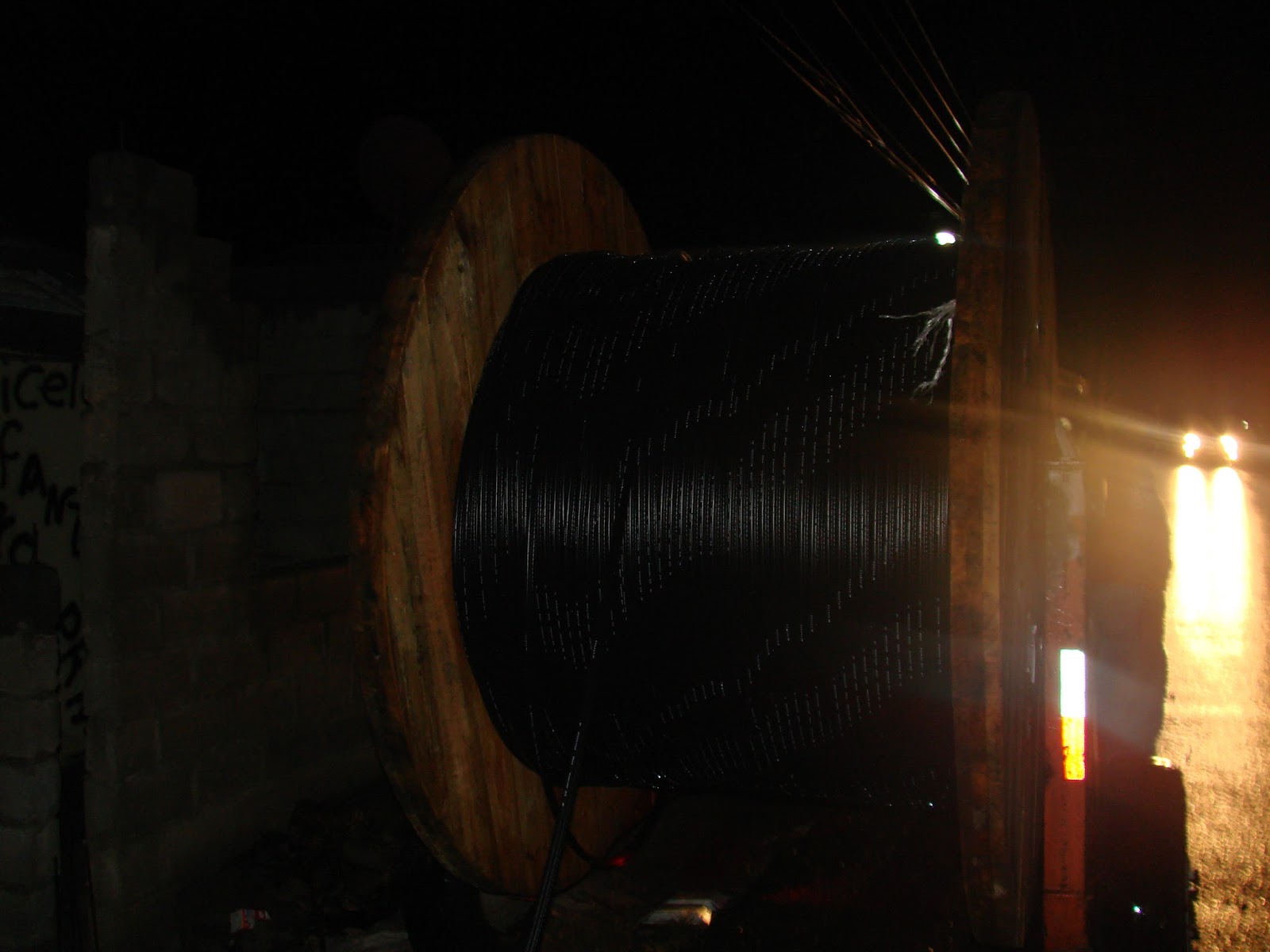 Compañías Viva y Aster instalan telecable en Villa La Mata sin permiso ...