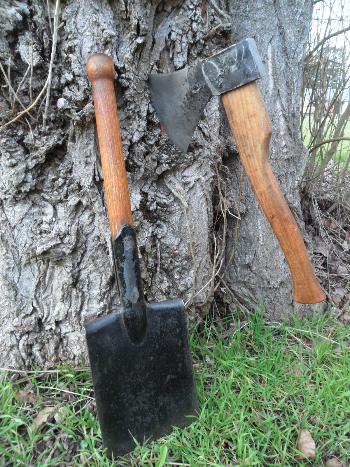 Four Bees: East German Feldspaten, Field Shovel - Spade, Early Post-War ...
