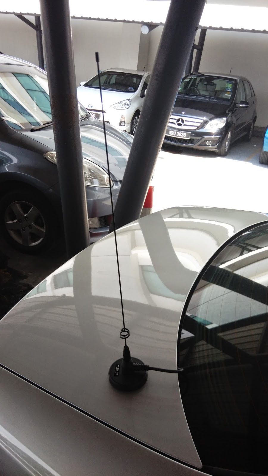 9W2SVT: My dual band 2m/70cm mobile antenna - Diamond MR77