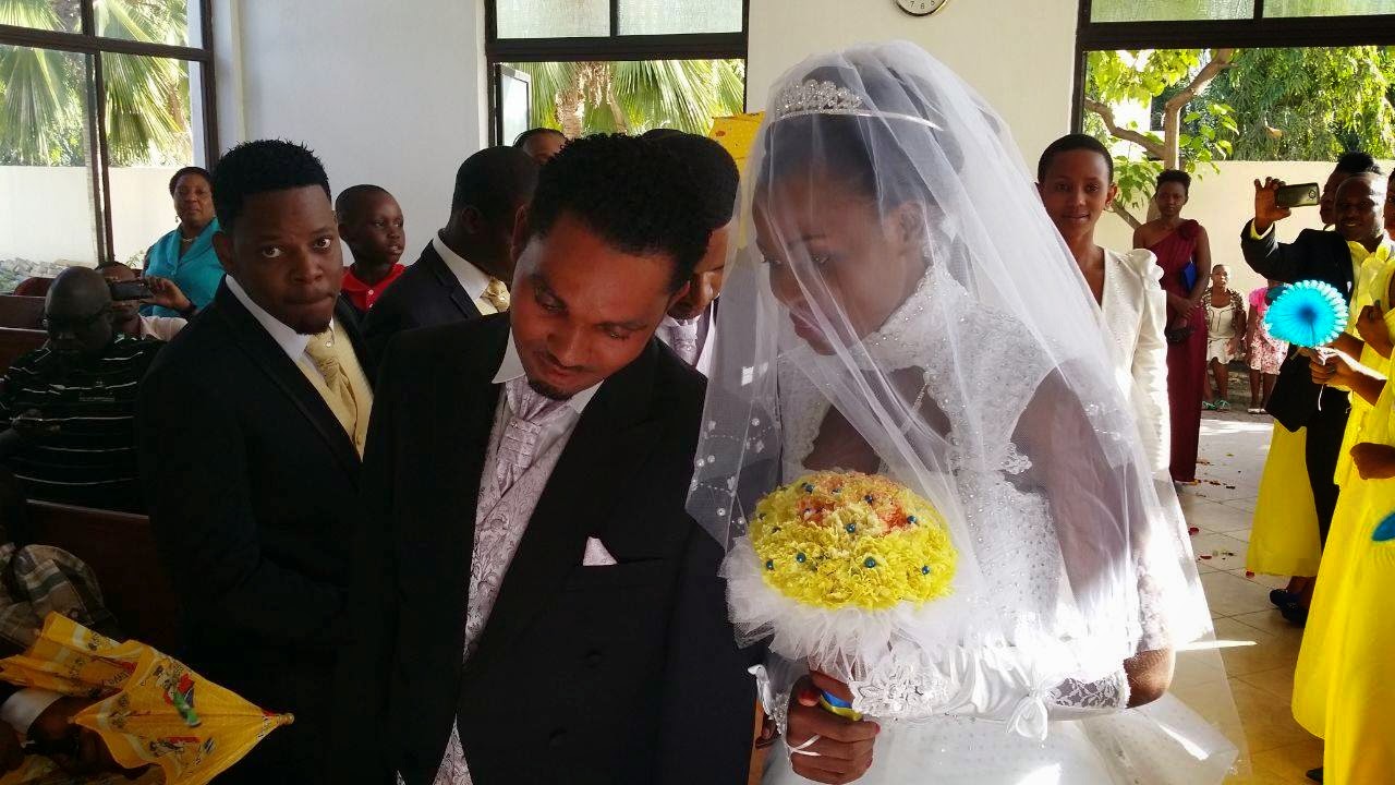 MWIMBAJI WA AMBASSADORS OF CHRIST YA RWANDA AFUNGA NDOA NA MWIMBAJI WA ...