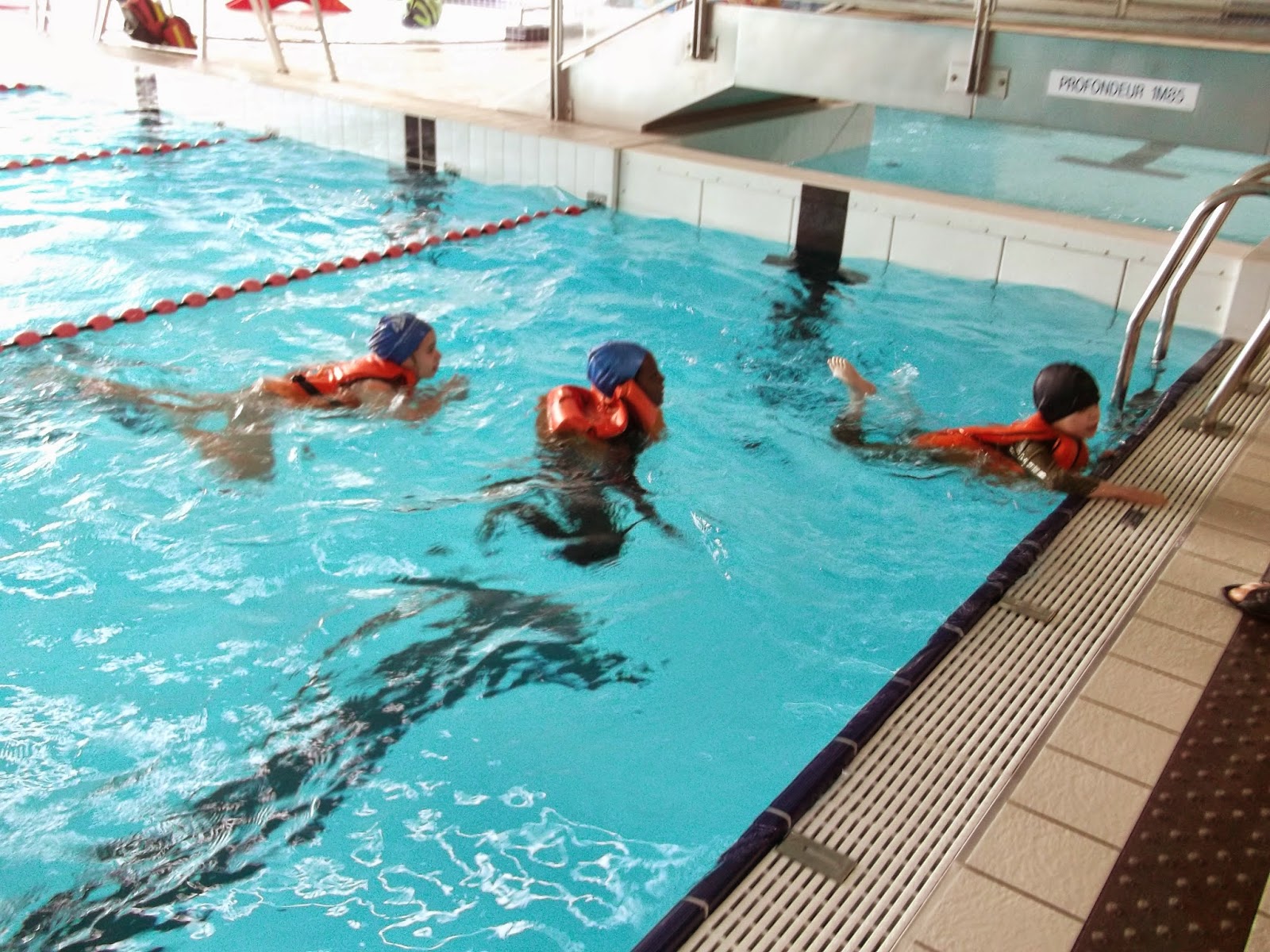 Ecole Primaire de Saint-Vérand: CM2 : Test de natation à l'Olympide
