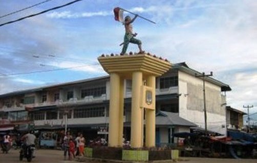 image unik 2: Tugu Juang ~ Kab. Melawi