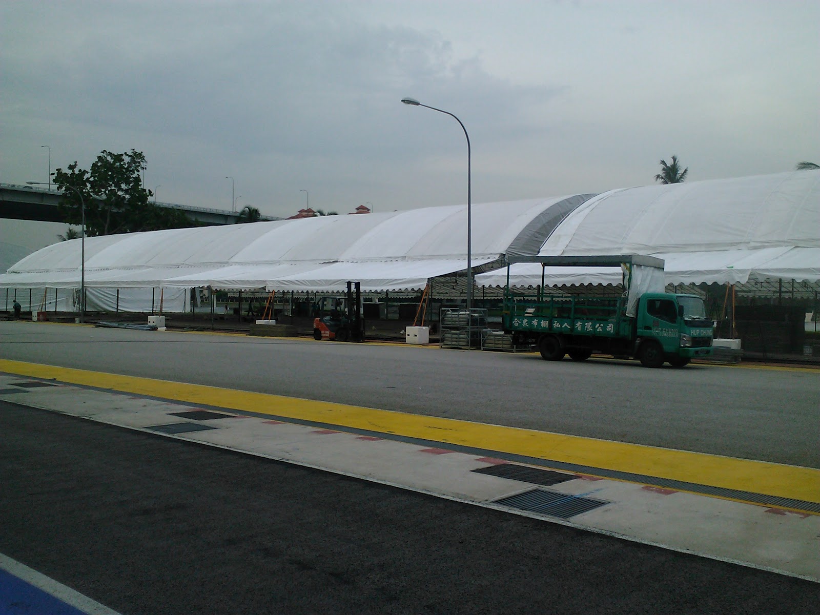 Frenzeelo: The F1 Pit Building