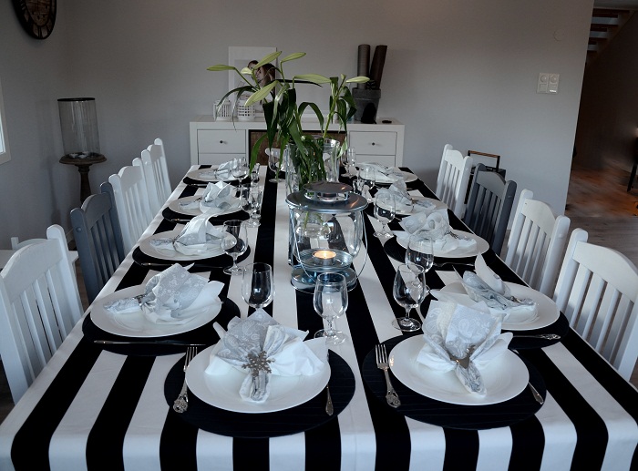 MARTHE EIDAHL: Borddekking i sort og i hvitt