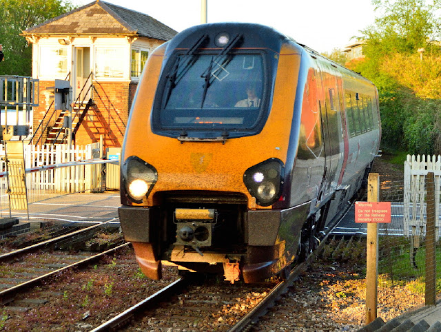 'Along These Tracks' Train Photos Site : Photo Voyager Class 220006 ...