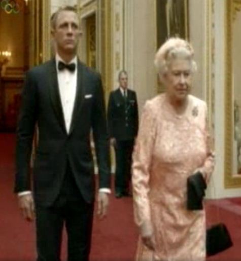 James Bond and Queen Elizabeth - Η ΔΙΑΔΡΟΜΗ