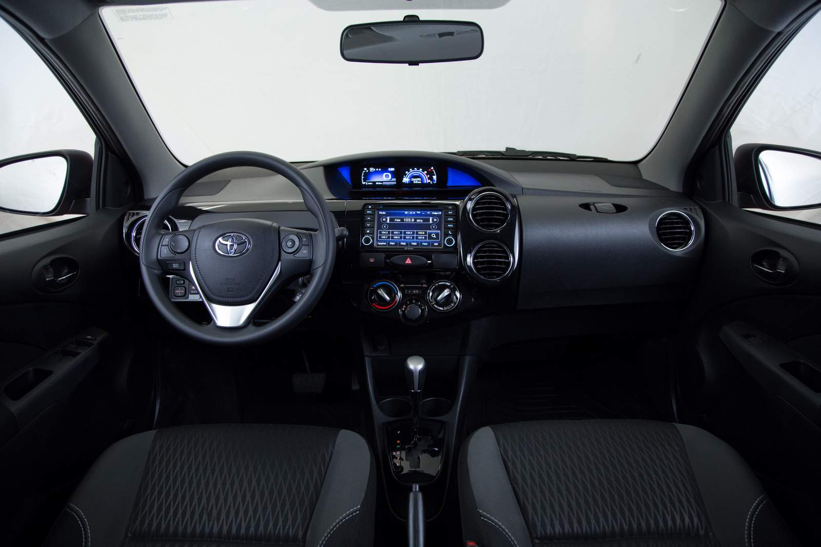 Toyota Etios Automático Ready 2017: preço, fotos e detalhes | CAR.BLOG.BR