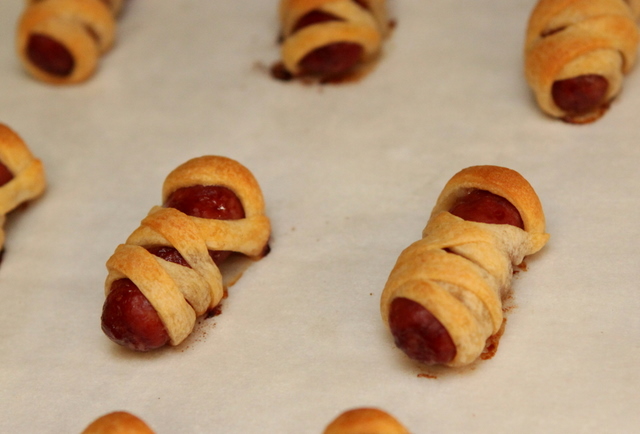 Angel in the Kitchen: Mini Mummy Dogs