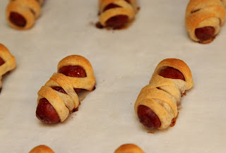 Angel in the Kitchen: Mini Mummy Dogs