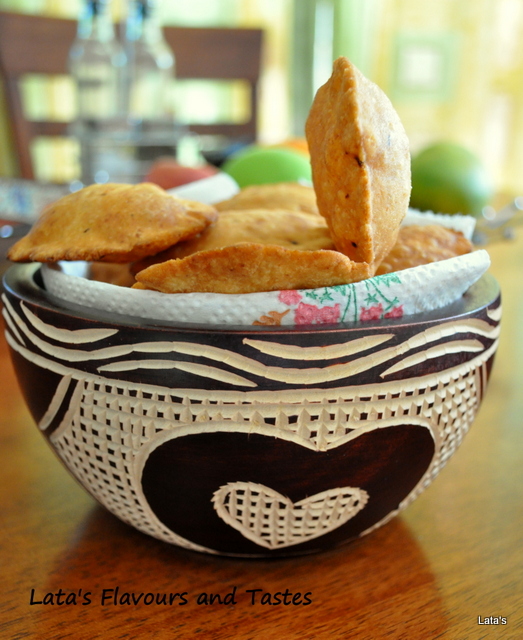 Flavours and Tastes: Polla Vadai