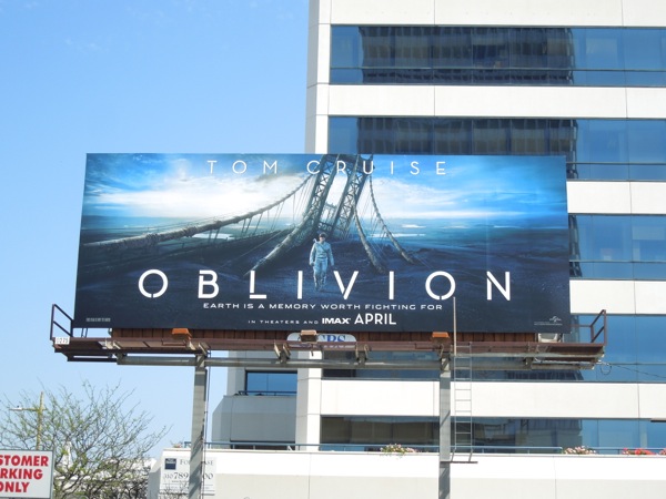 Hollywood Movie Costumes and Props: Tom Cruise's Oblivion costume and ...