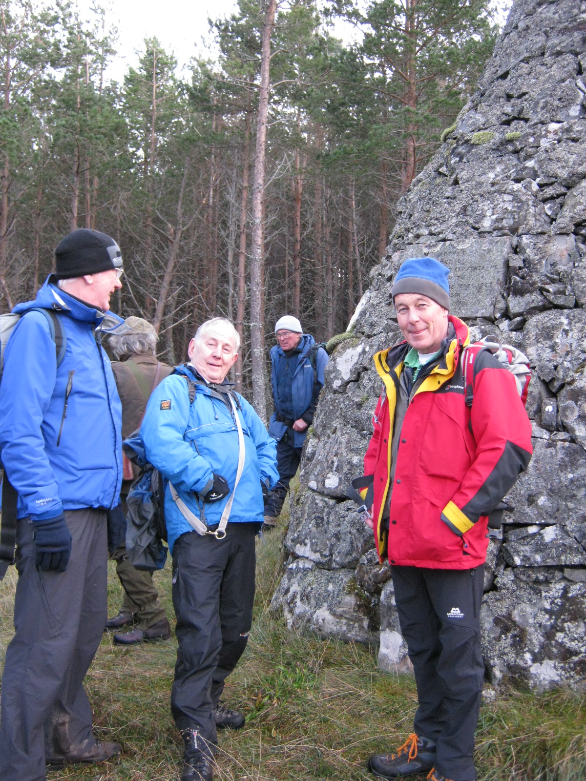 BRAEMAR WALKERS: Balmoral Cairns Craig Gowan