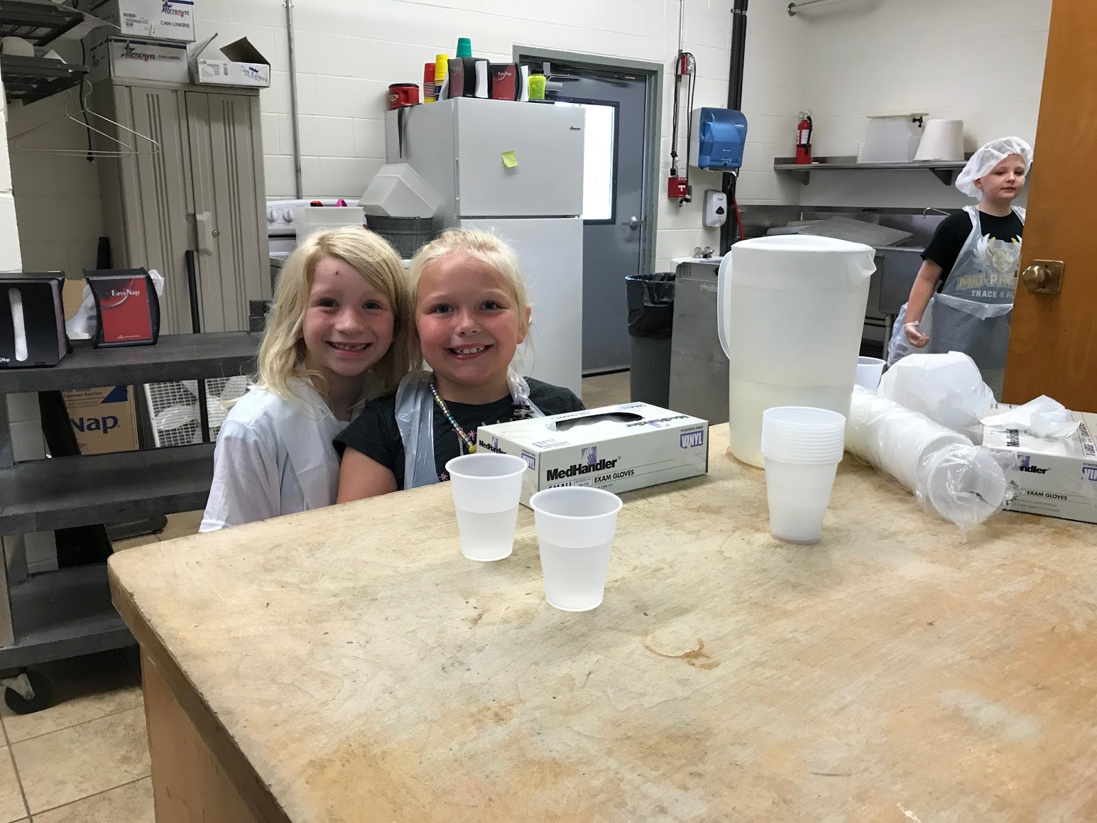 Mrs. Bell's 2nd Grade Blog: Second Graders Begin Daily Lunchroom Helper ...