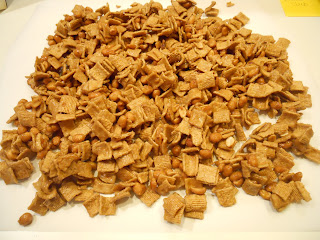 Pithy's Kitchen: Honey Nut Graham Snack Mix