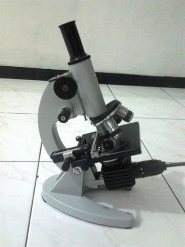 Praktikum Mikroskop, Fungsi, Jenis, dan Bagian-bagiannya - Biologi Kita