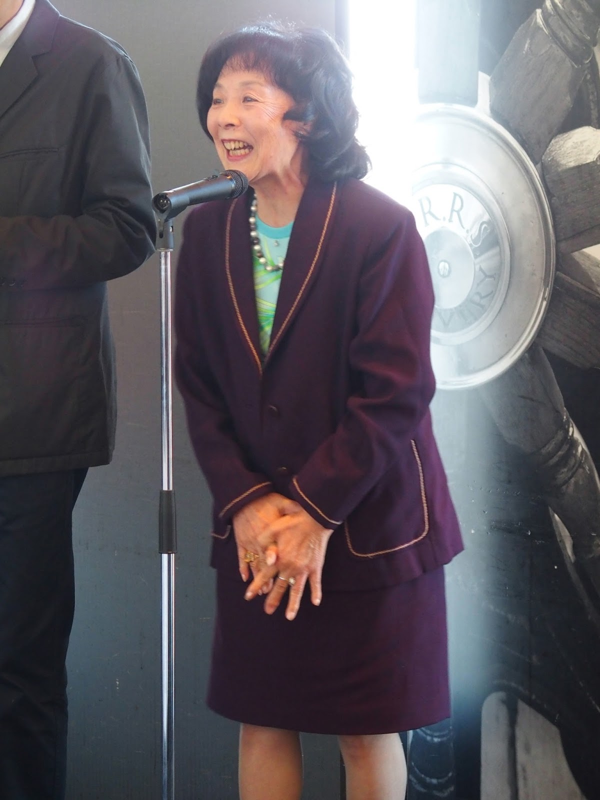 Sidelong Glances of a Pigeon Kicker: PHOTOS GALORE! More Shots from ...