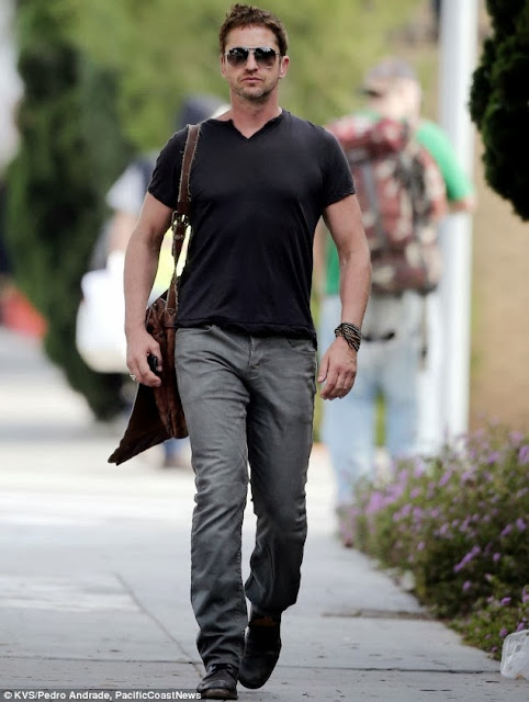 The League of Austen Artists: Gerard Butler displays his fit physique ...