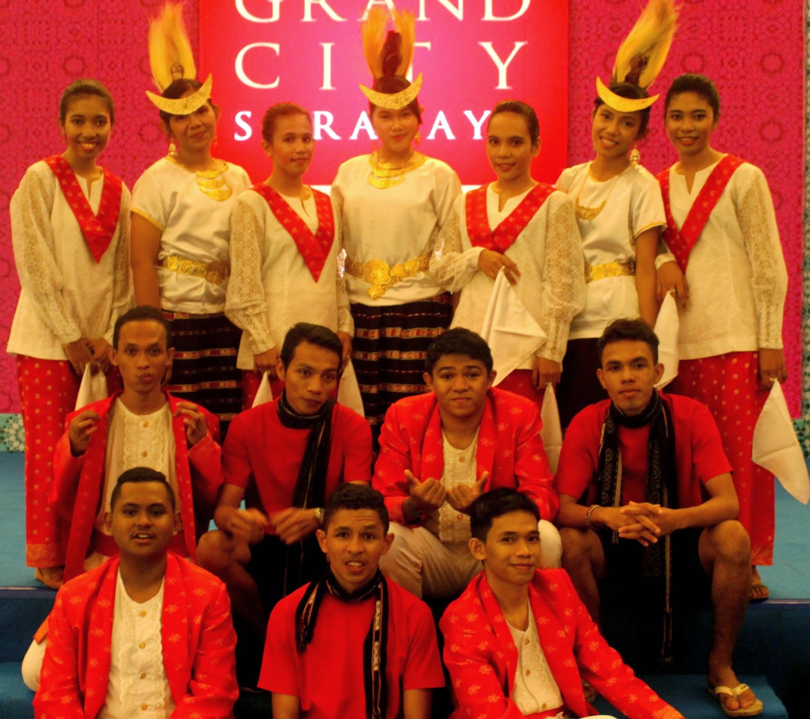 Tarian Maluku Di Bulan Seni Budaya 2015 - tahuribabunyi