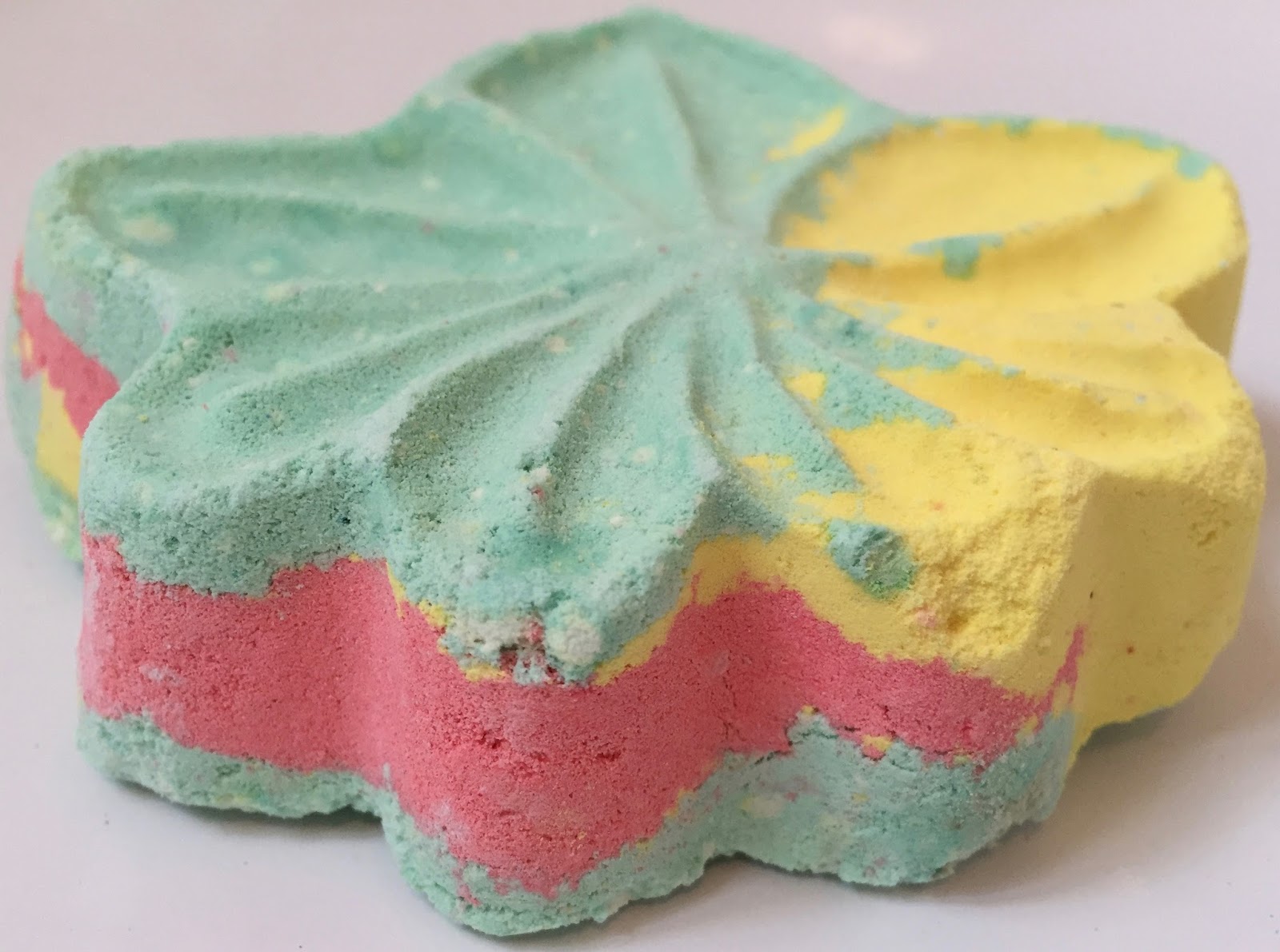 All Things Lush UK: Autumn Leaf Bath Bomb