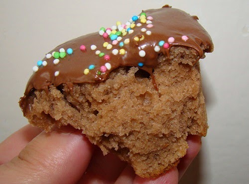 Cristina's world: Briose ciocolatoase si pufoase - Teo style