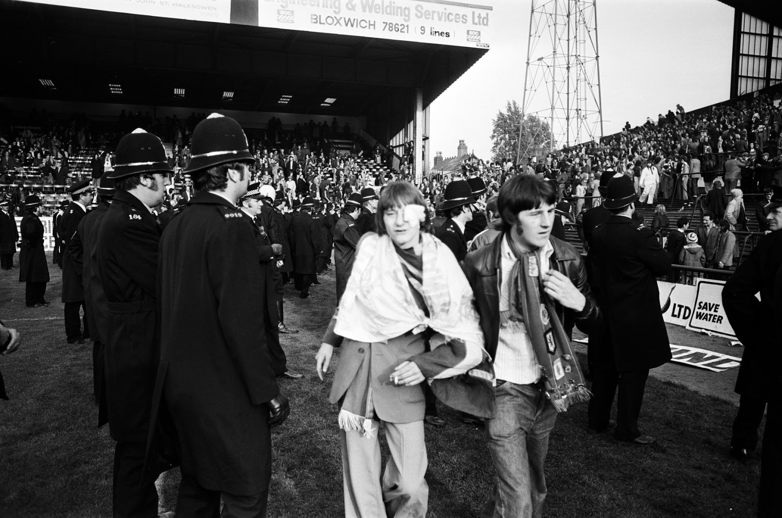 Football Hooligan Pictures: SEVENTEEN PICTURES: Aston Villa v Rangers ...
