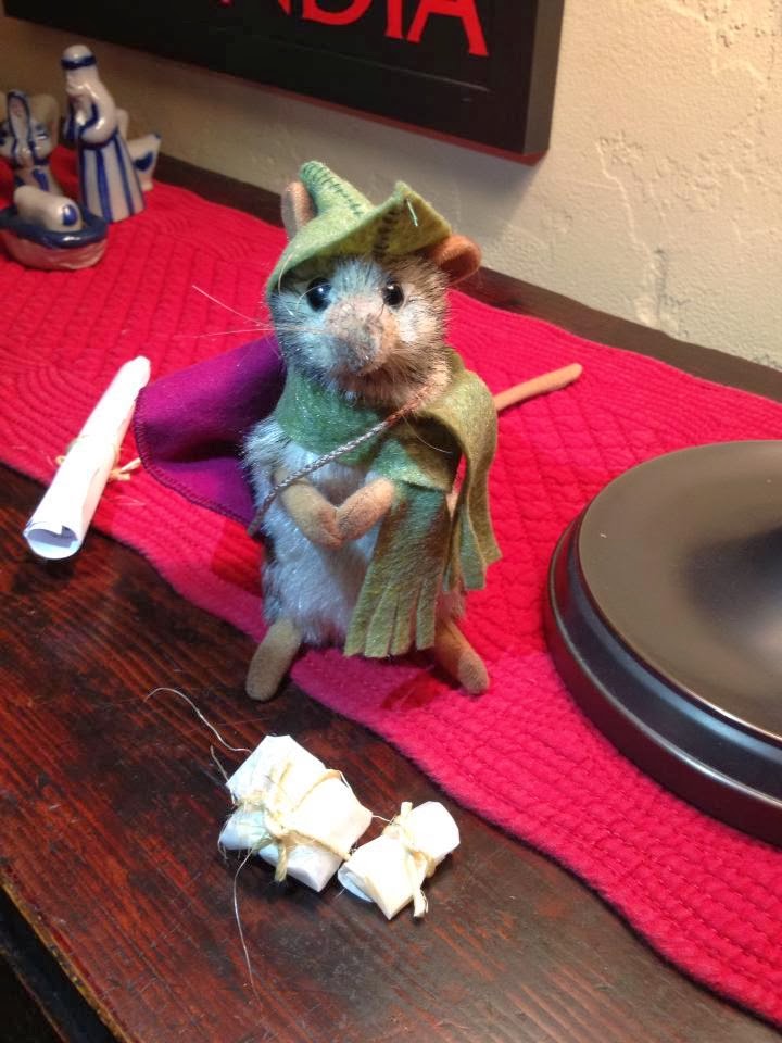 Little Page Turners: The Christmas Mouse: An Elf on the Shelf Alternative