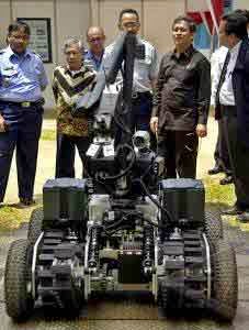 pariwisata: 9 PENEMUAN ROBOT KARYA PUTRA INDONESIA