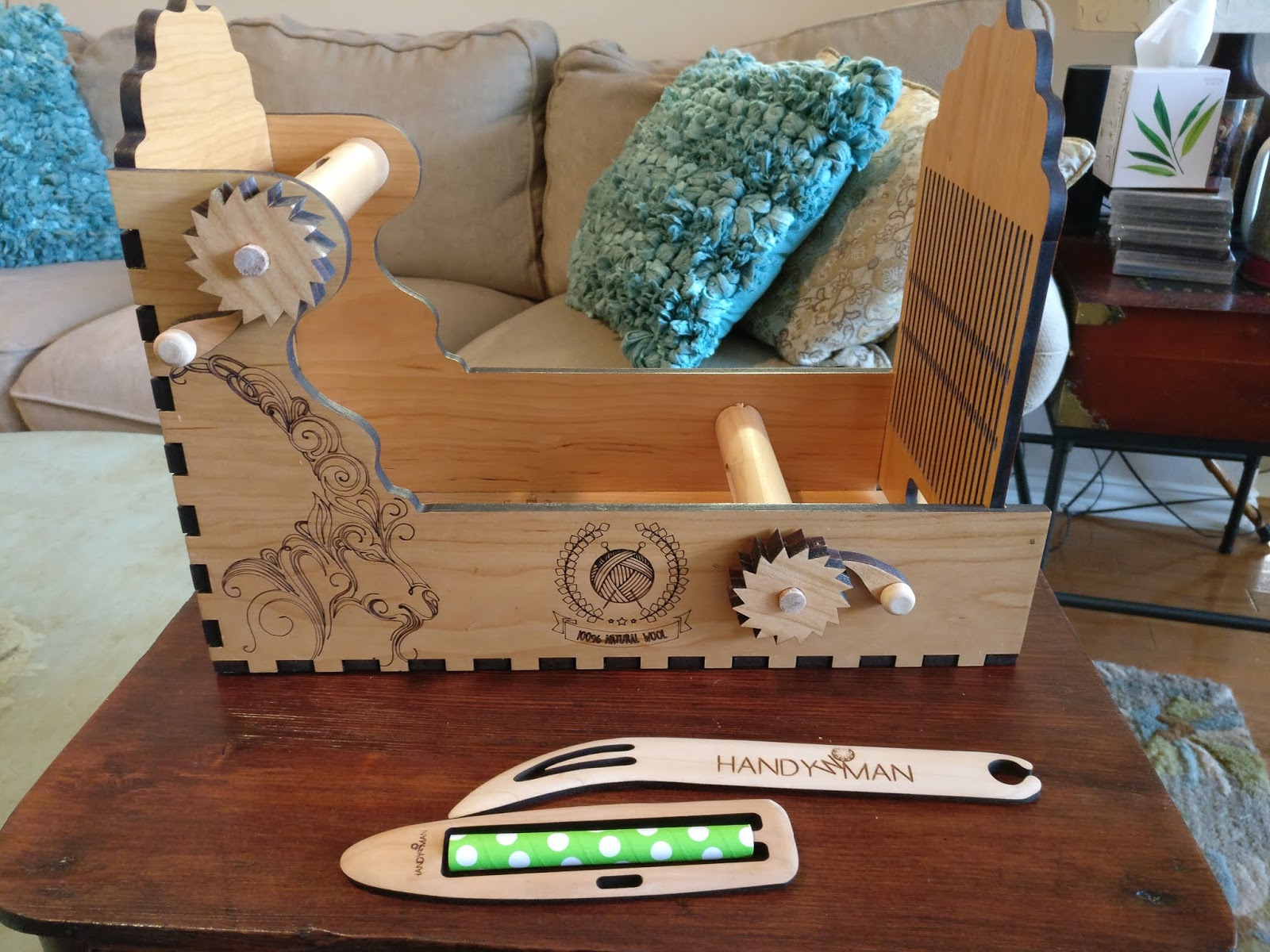 She's just a girl who creates...: Some box loom designs from Handywoman